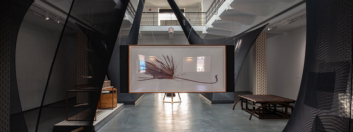 Mesh stretch fabrics shape fabric 3D structures | Expo decoration