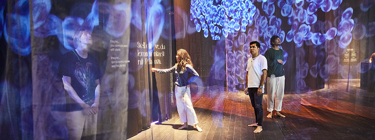 Projection mapping on tulle – immersive exhibition design