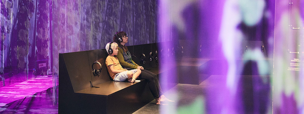 Projection mapping on tulle – immersive exhibition design